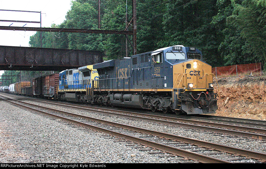 CSX ES44AC #959 on Q439-07